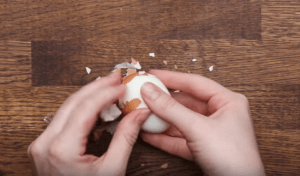 How to Boil an Egg That Peels Off Perfectly - Super Foods Life